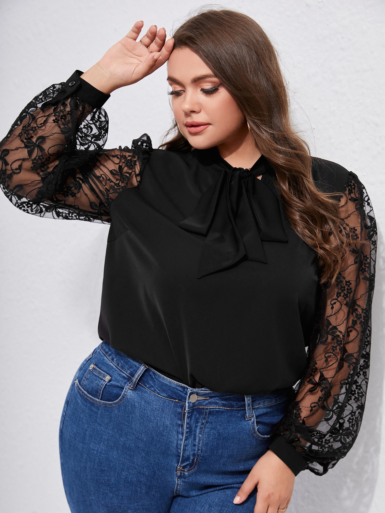 Blusa de manga con encaje en contraste de cuello con cordón