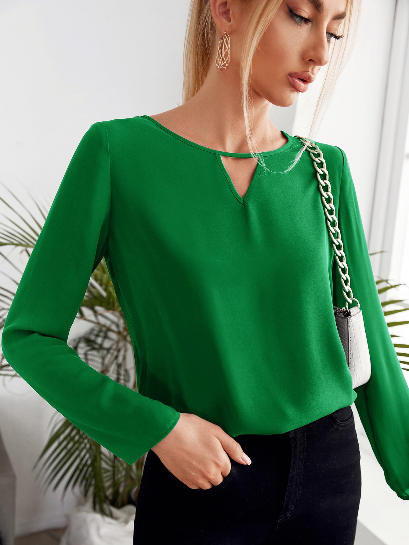 SHEIN Blusa unicolor de cuello con abertura de ojo