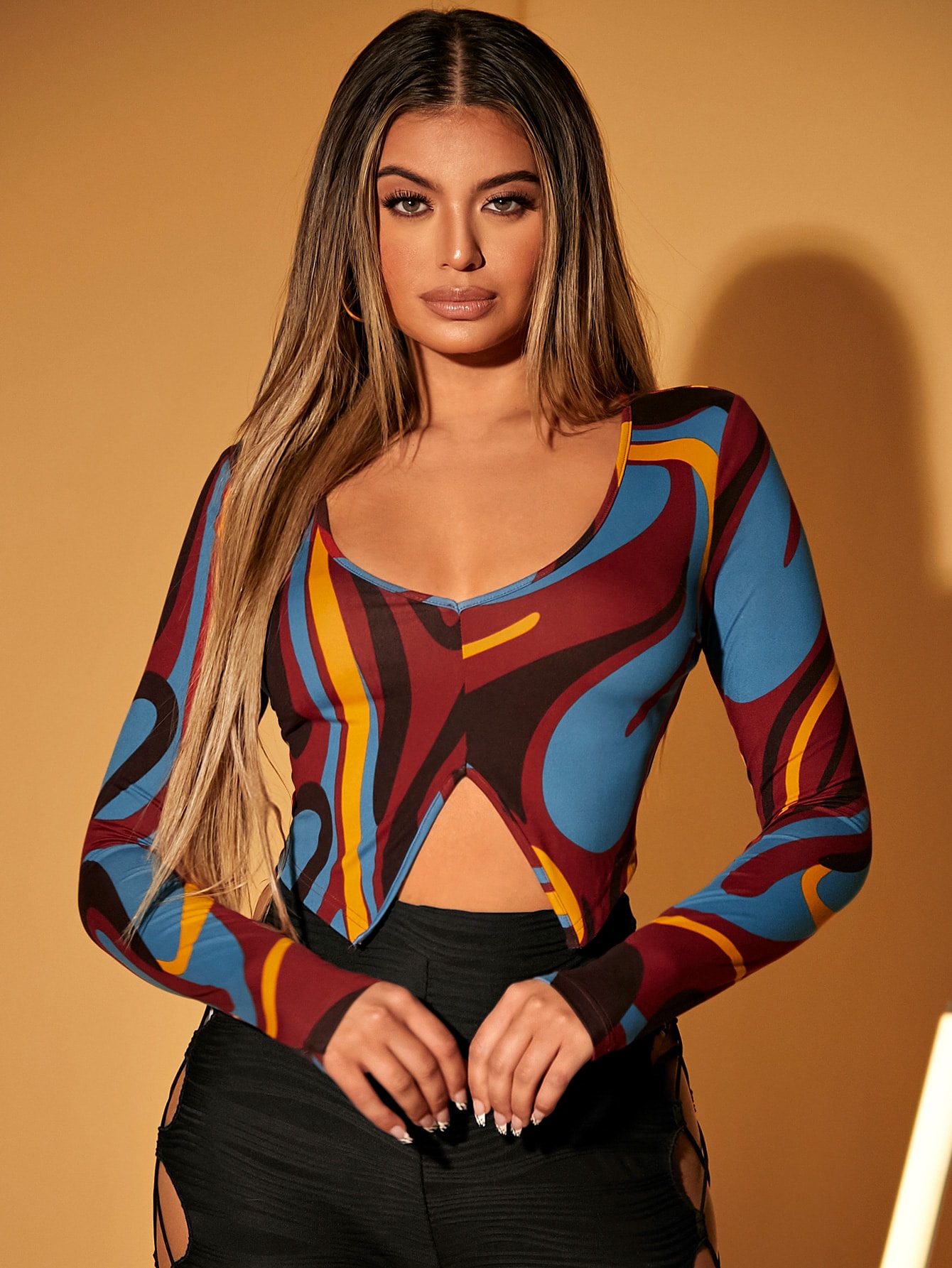 Shein Sxy Camiseta Corta Con Estampado Bajo Asimétrico