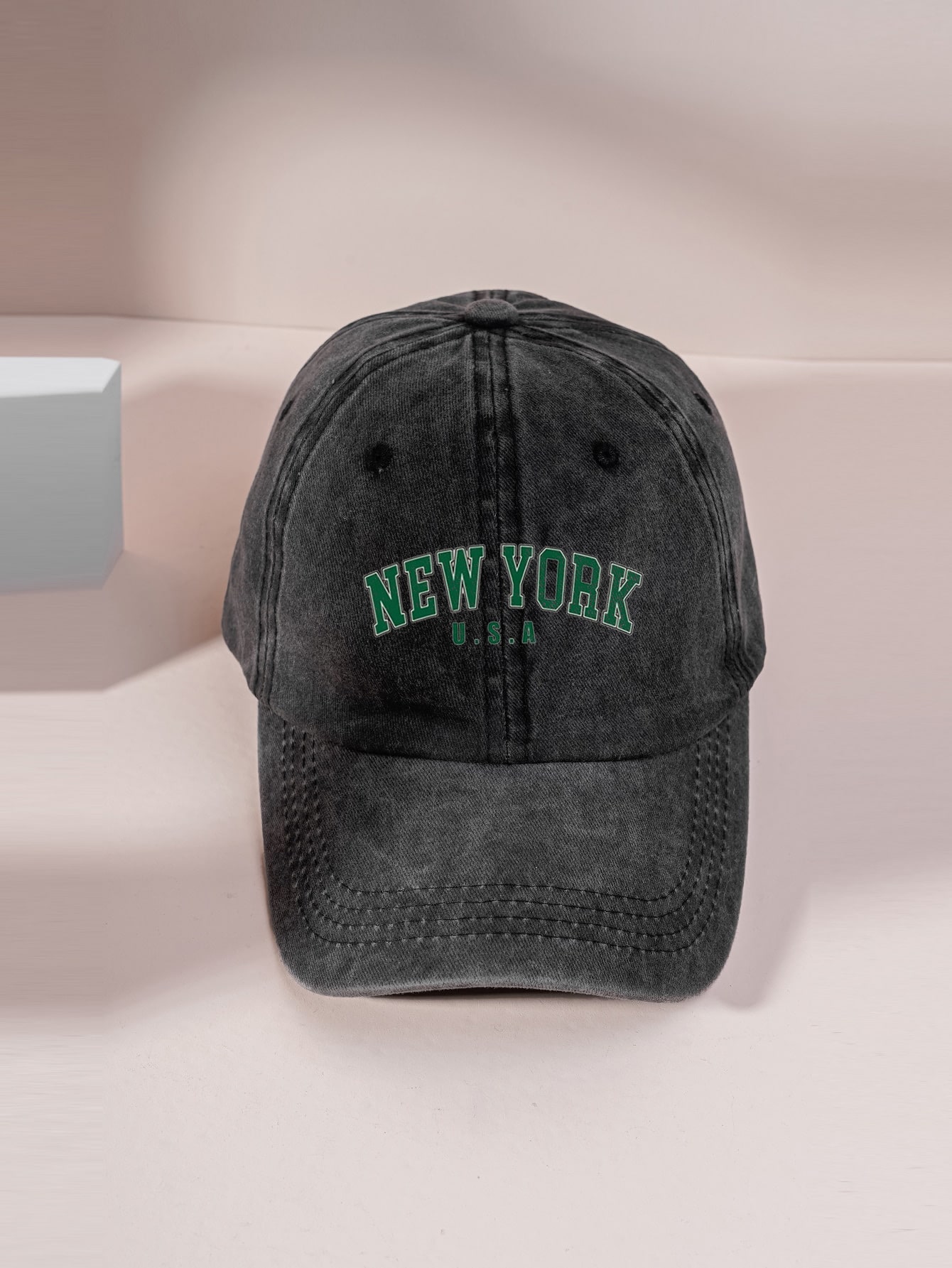 Бейсболка с текстовым принтом