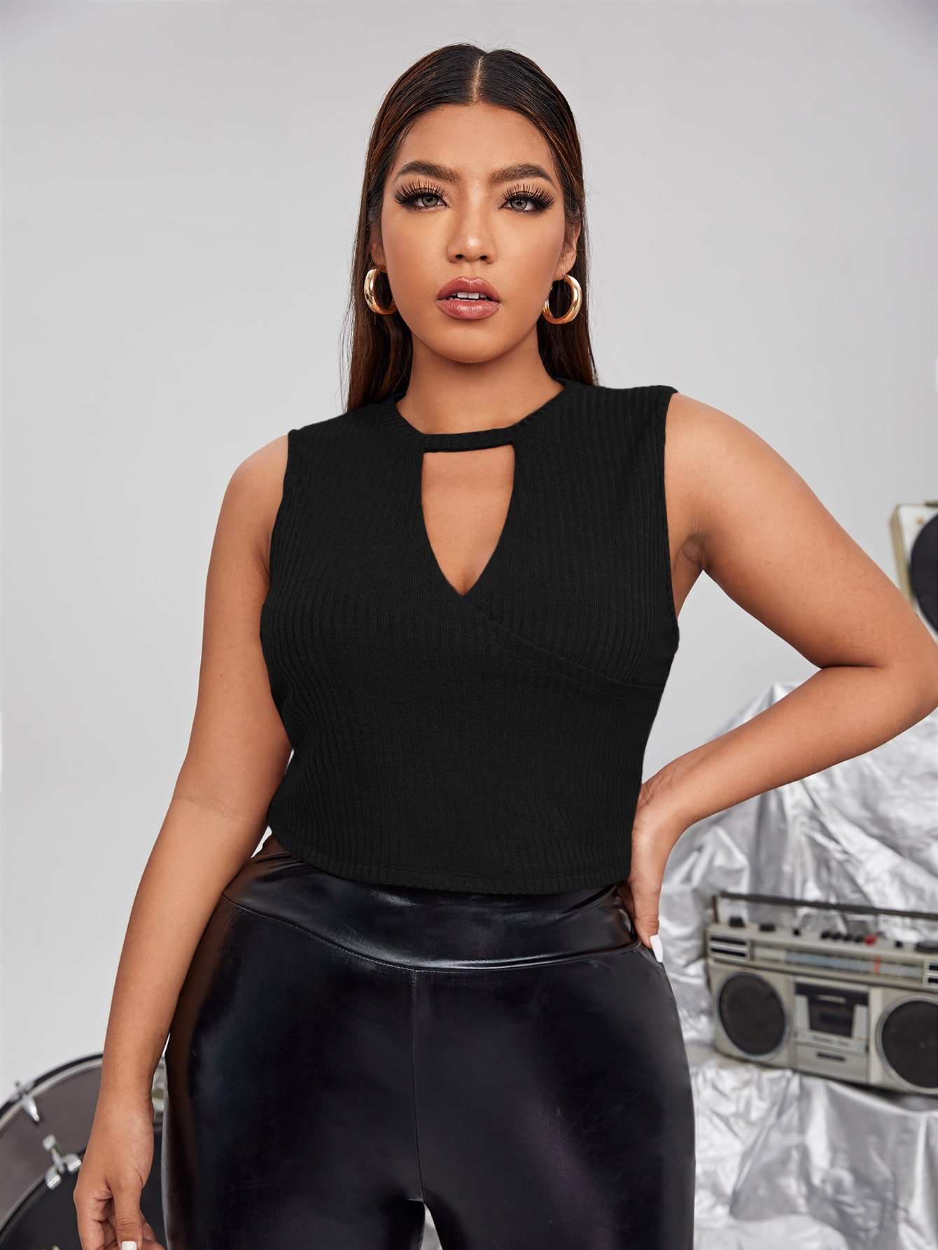 Shein Top Tank Tejido De Canalé De Cuello Con Abertura De Ojo