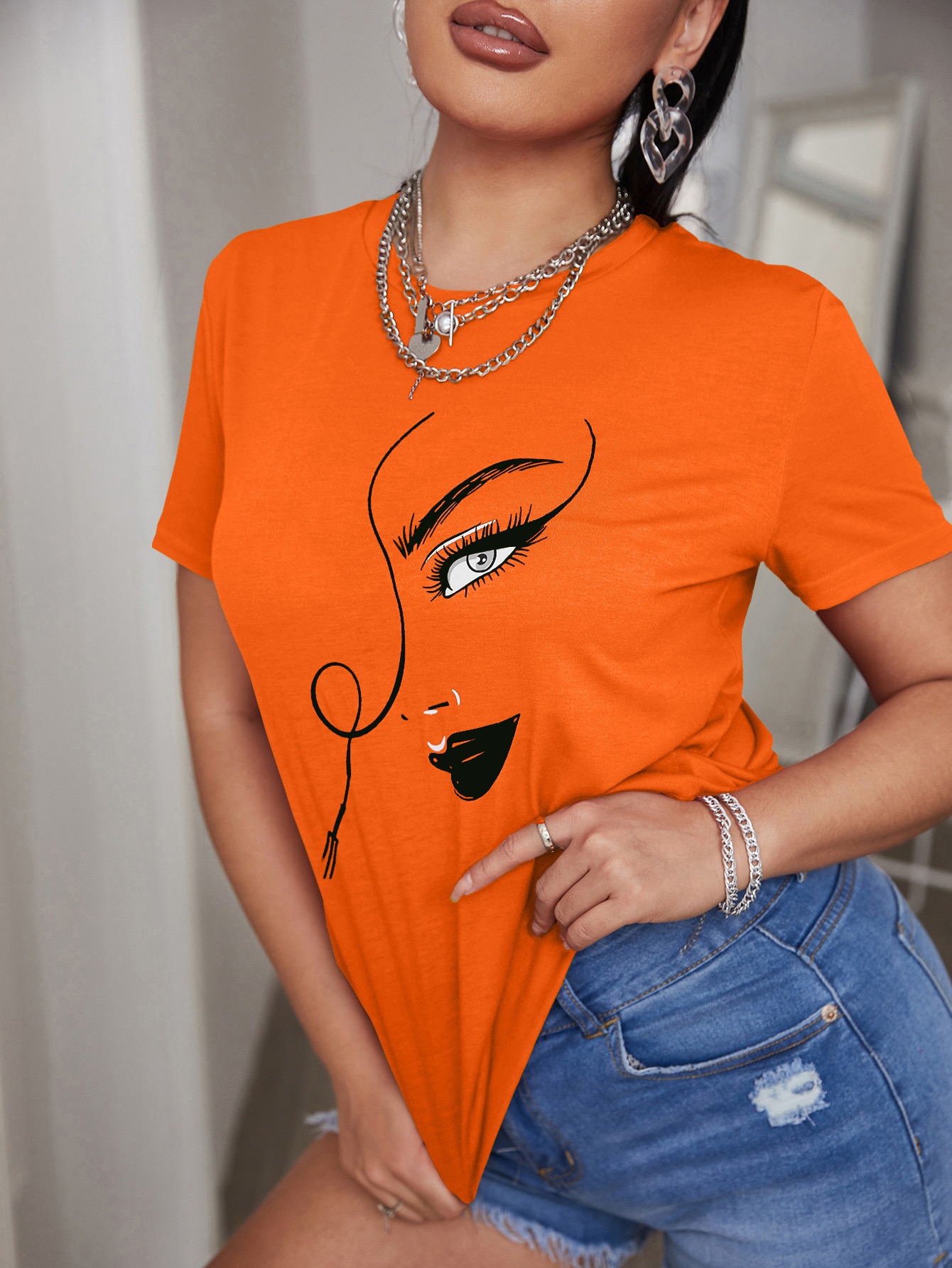 Shein Sxy Camiseta Con Estampado De Figura De Cuello Redondo