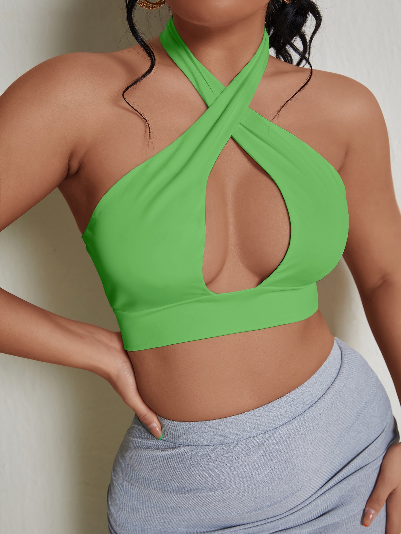 Shein Sxy Top Halter Corto Con Abertura Cruzado De Espalda Abierta