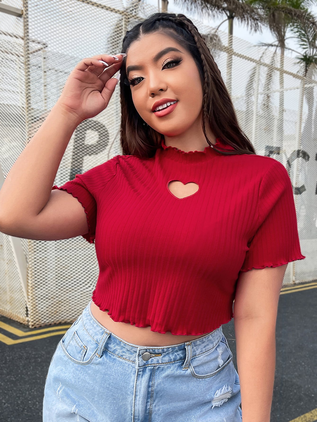 Shein Mais Camiseta Coração Cortado Guarnição De Alface