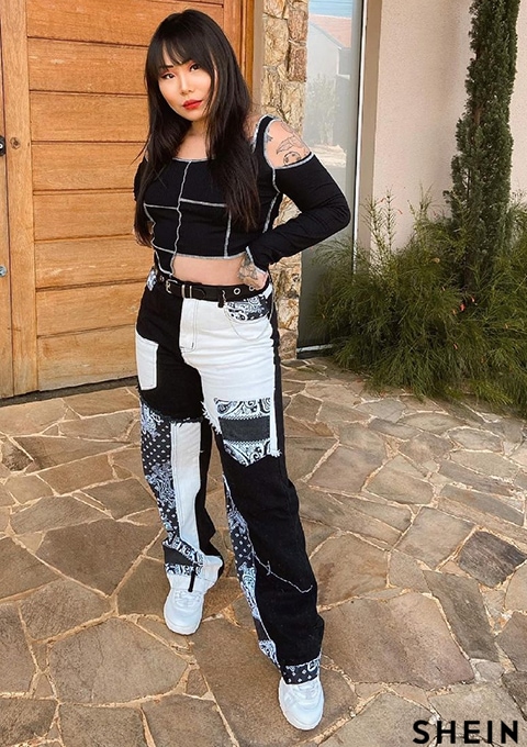 Graphic Print Colorblock Patch Pocket Jeans | SHEIN