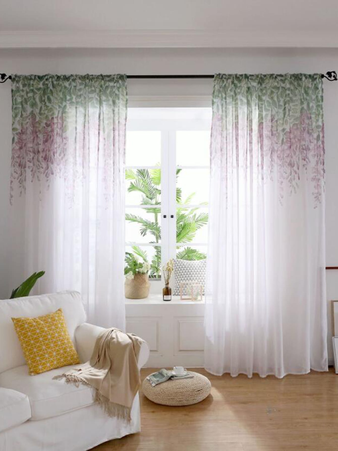 Cortina fina con patrón de flor