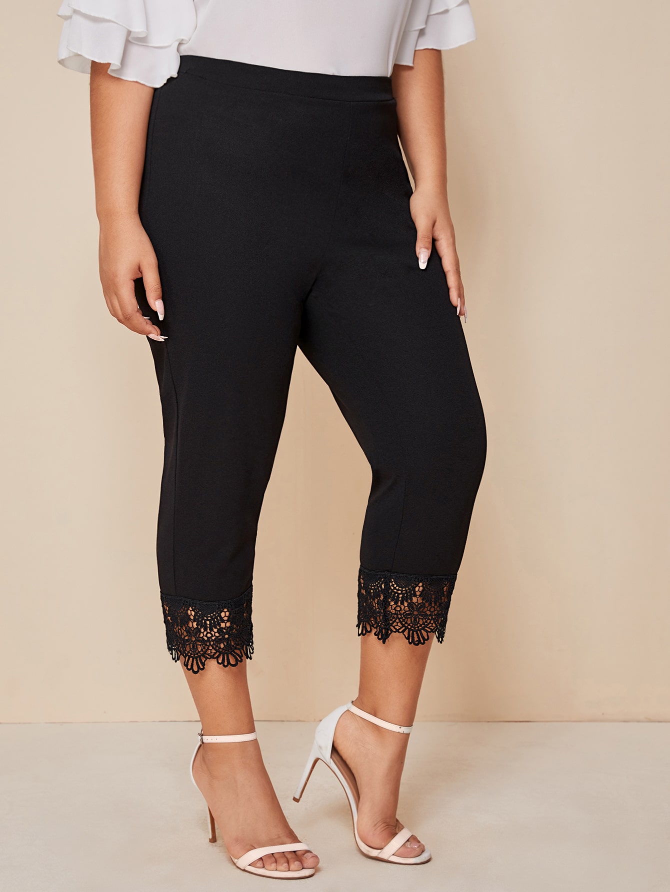 Plus Guipure Lace Hem Capris