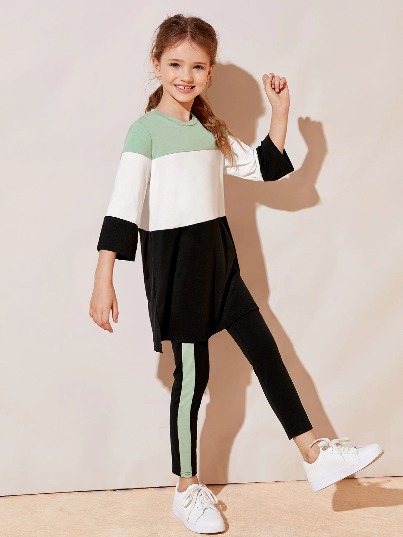 SHEIN Girls Colourblock Top & Contrast Side Seam Leggings Set | SHEIN UK