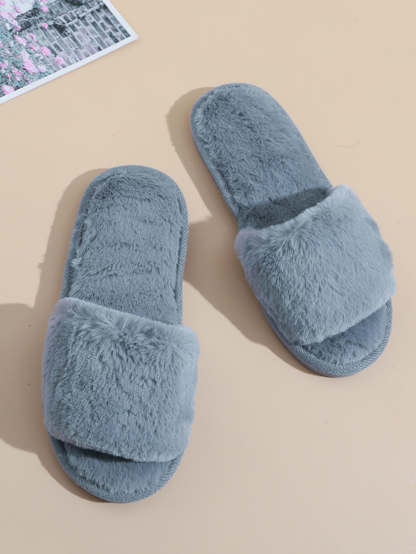 Minimalist Fluffy Slippers