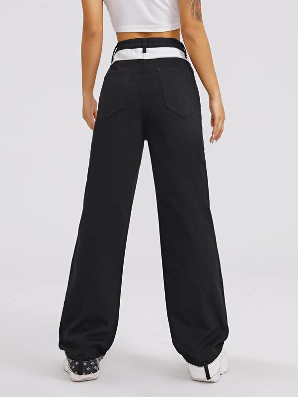 Graphic Print Colorblock Patch Pocket Jeans | SHEIN