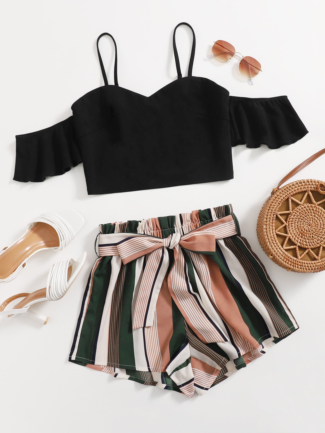 Conjunto top de hombros descubiertos de puño fruncido con shorts de ...