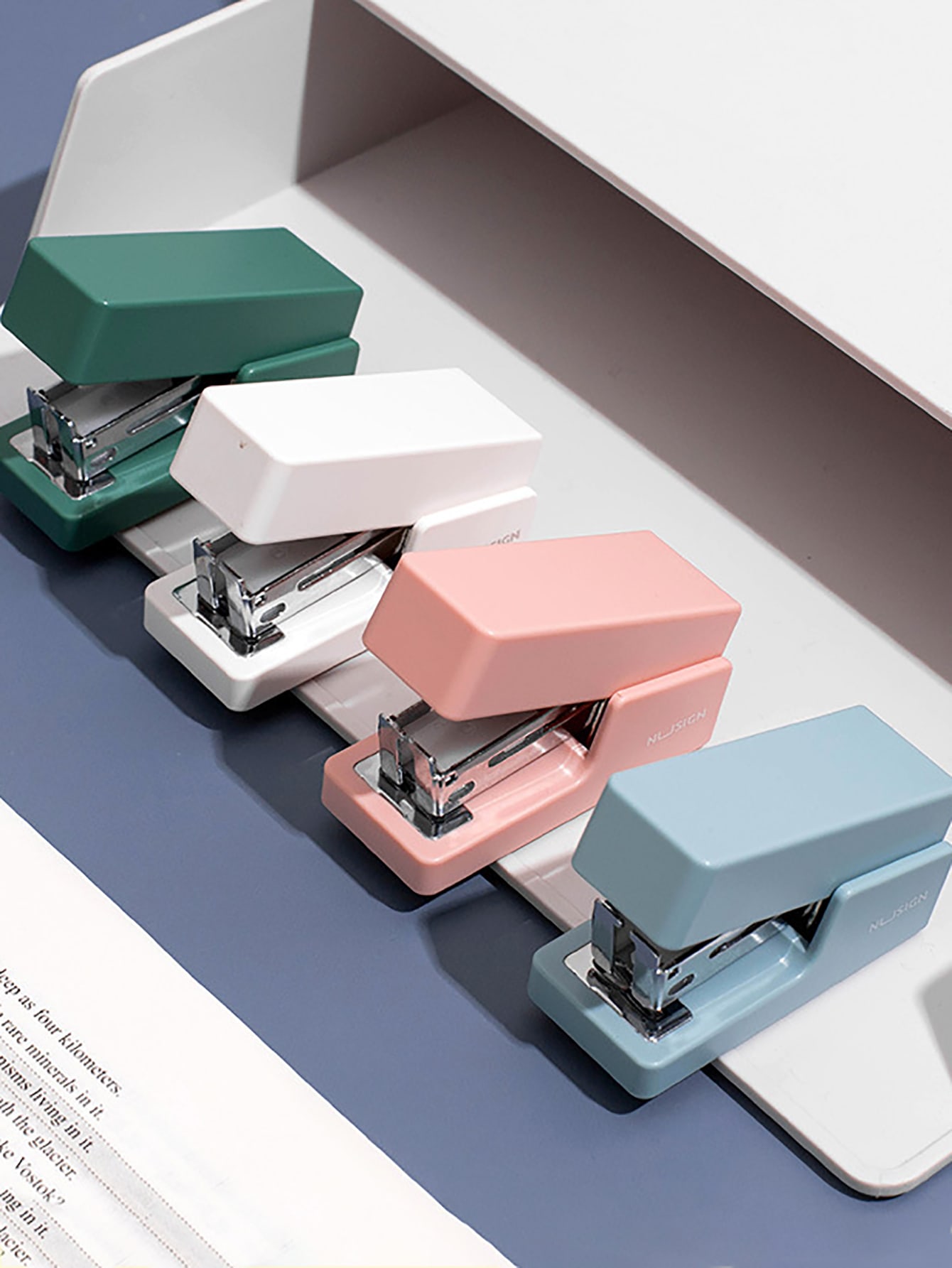 1pc Random Color Stapler & 1box Staple