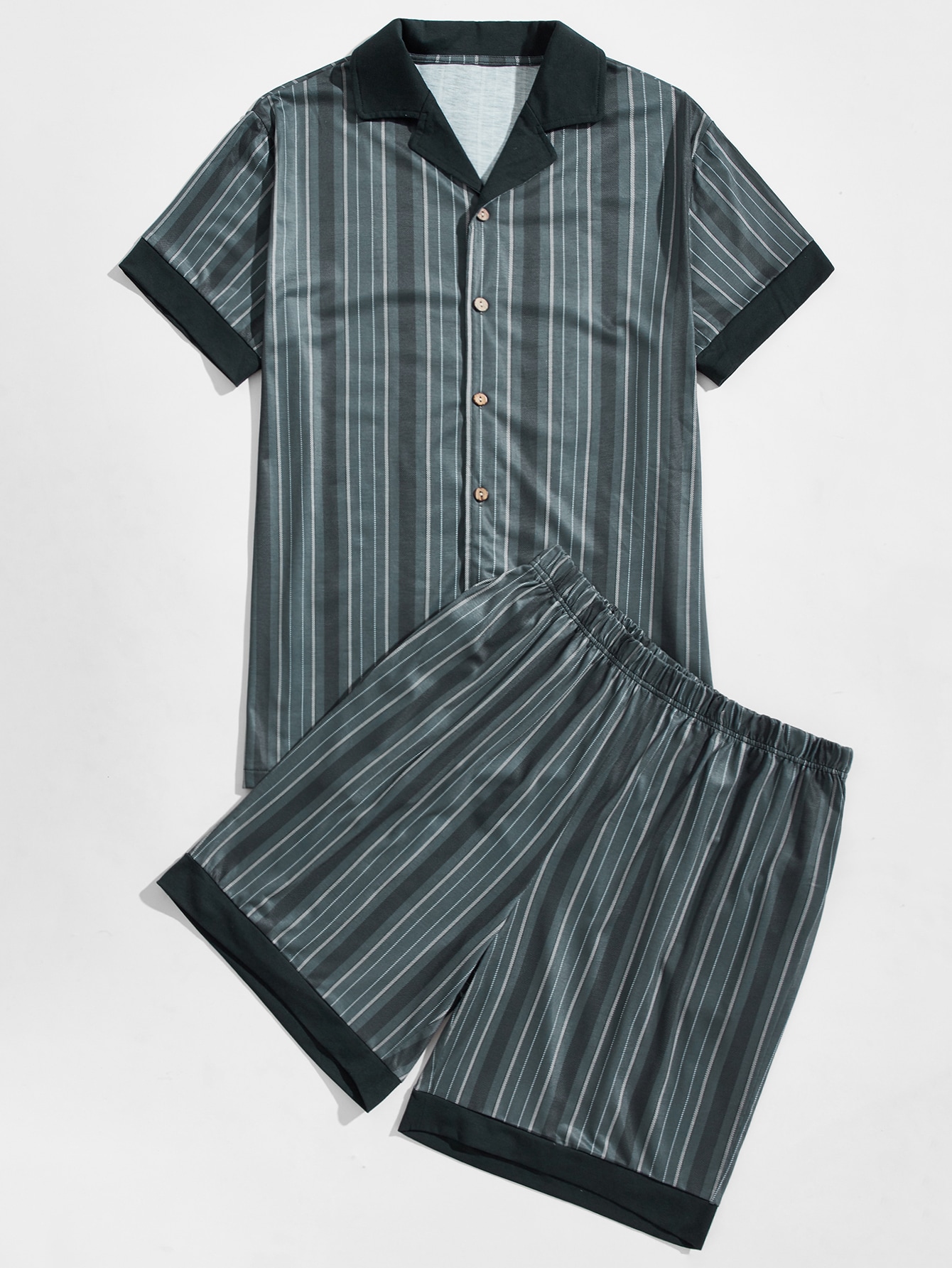 Set pigiama a righe con collo risvolto