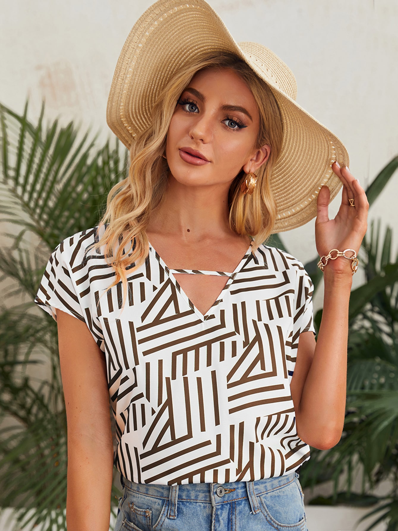 Top de rayas con abertura delantera