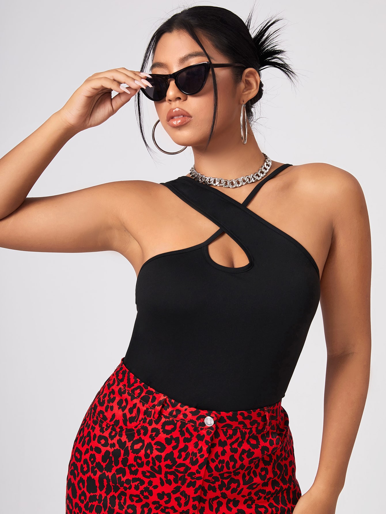 Top con abertura con tiras cruzadas