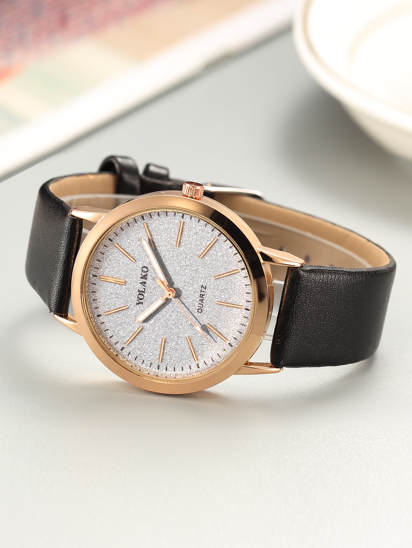 Round Pointer Quartz Watch