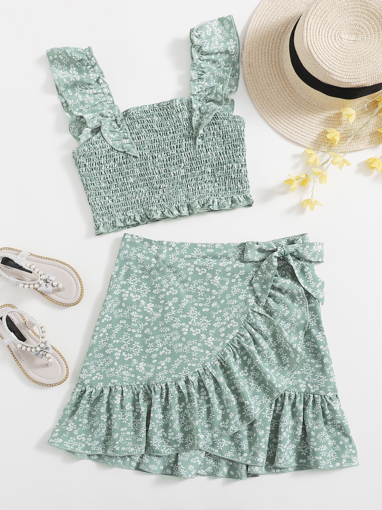 Conjunto top corto con fruncido de sisa con fruncido floral con falda ...