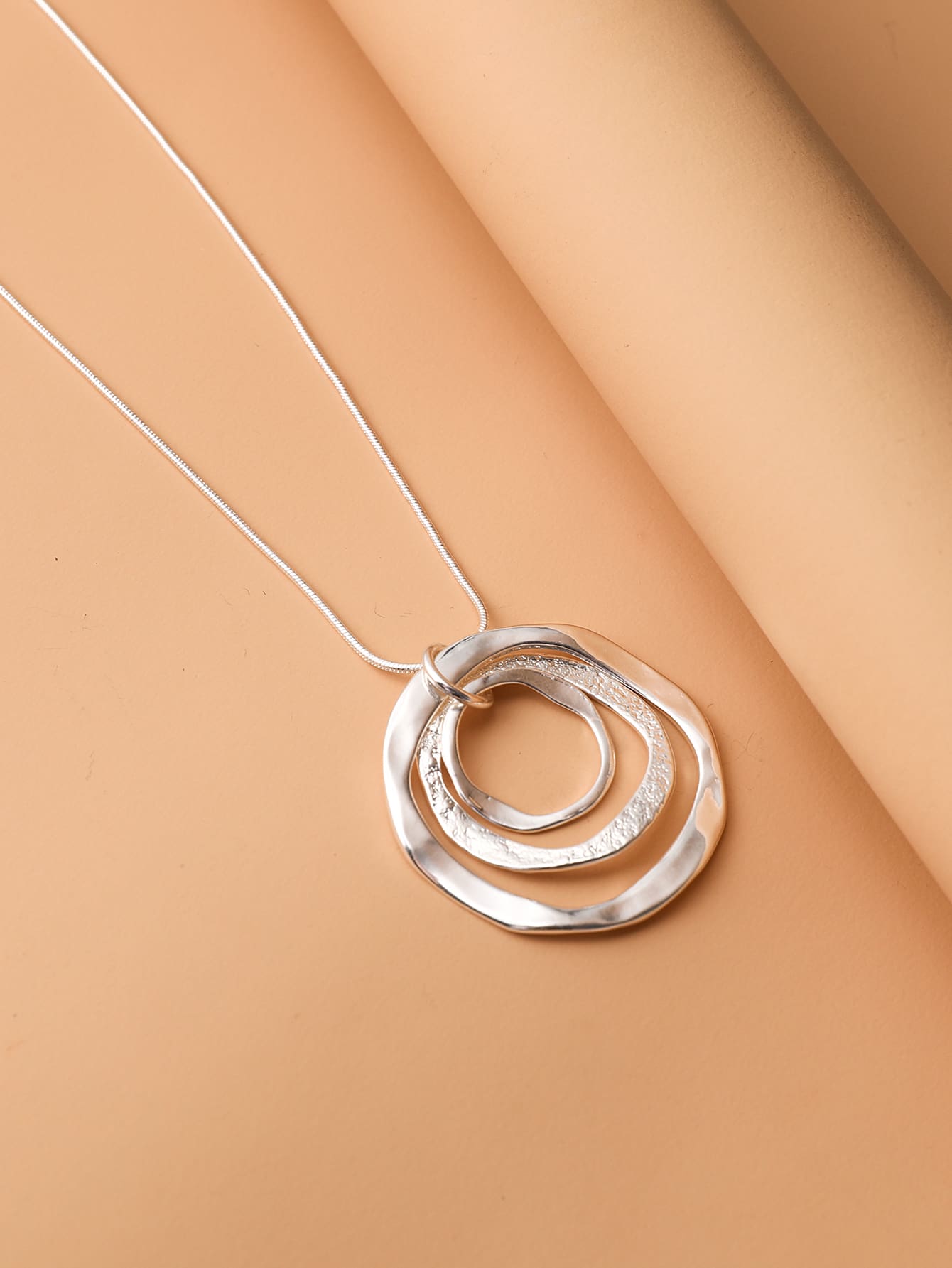 Irregular Circle Pendant Necklace