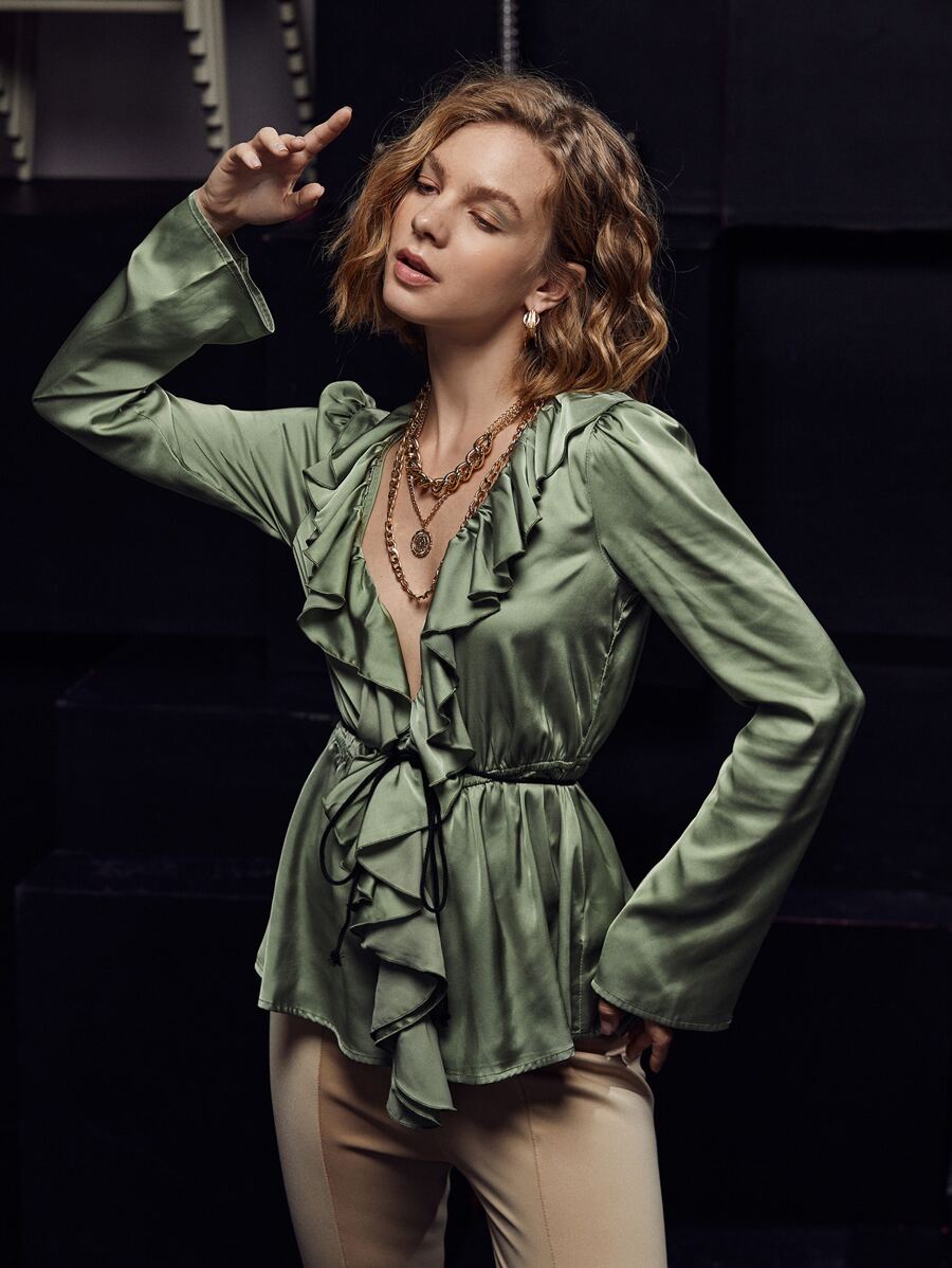 Fatema Nasser Bluse mit Rüschenbesatz, Band vorne, Satin | aktuelle ...