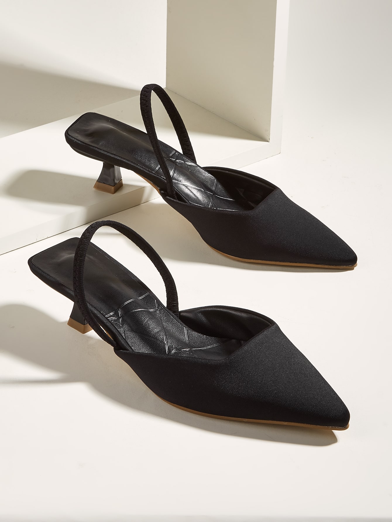 Minimalist Point Toe Low Heeled Mules