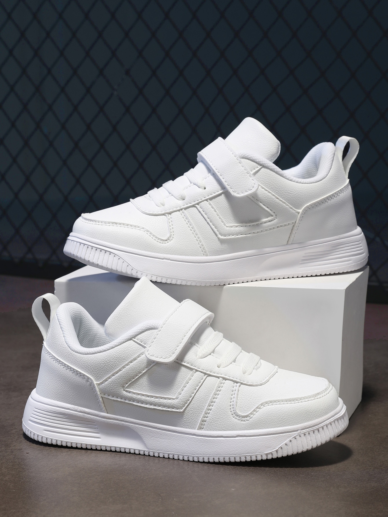 Girls Minimalist Hook-and-loop Fastener Strap Skate Shoes