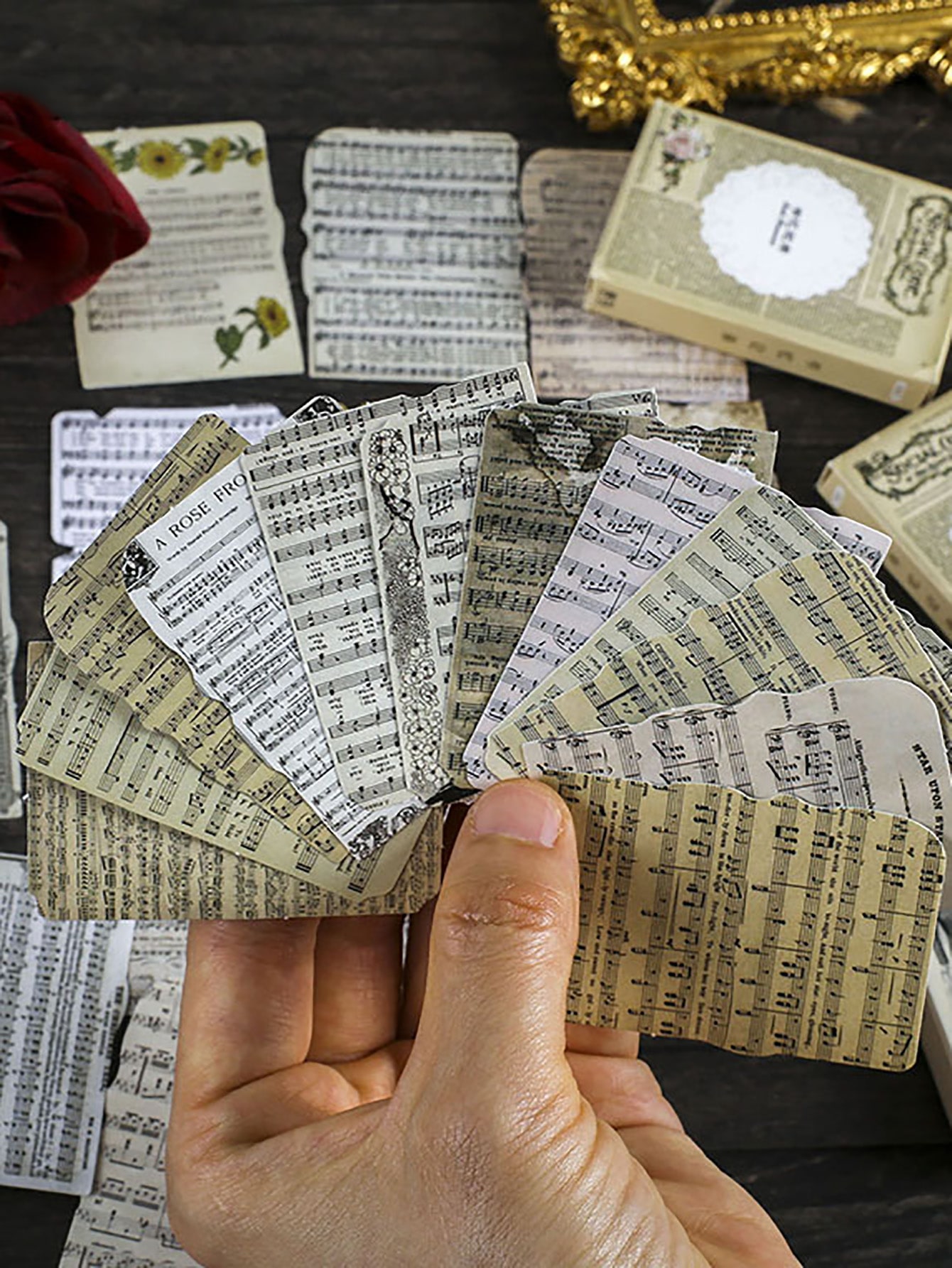 24pcs Vintage Pattern Random Sticker