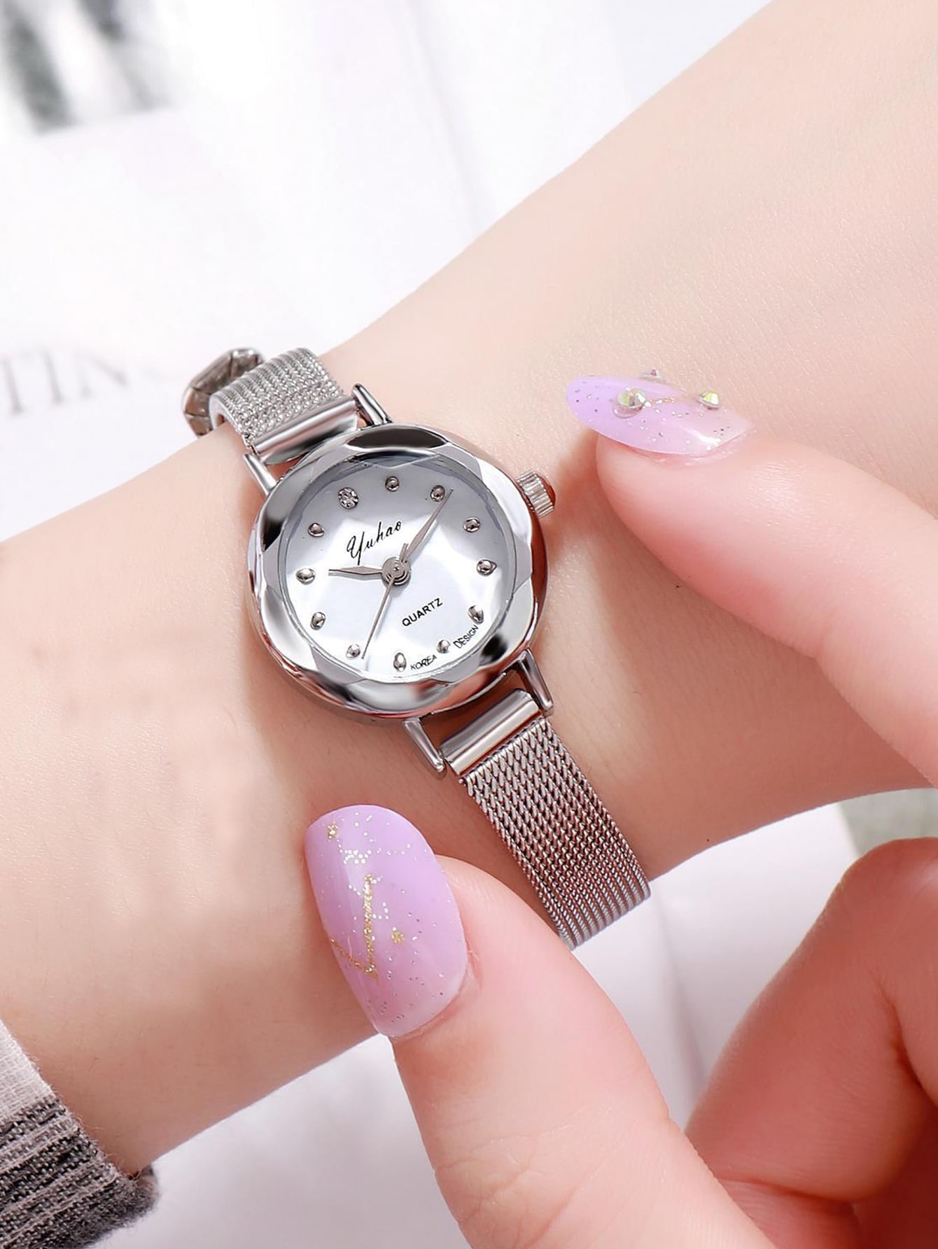 Rhinestone Decor Mesh Strap Round Pointer Quartz Watch