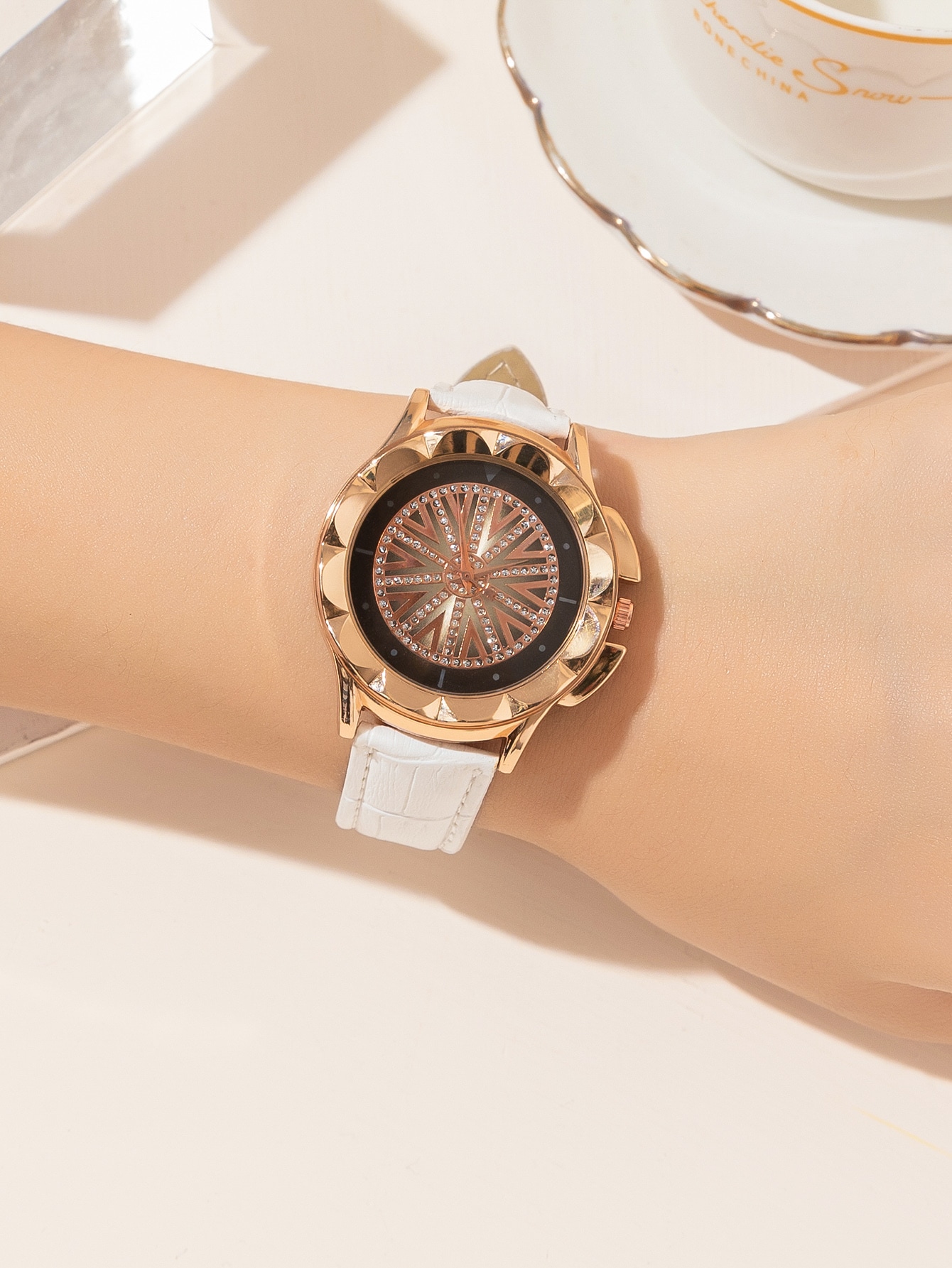 Rhinestone Decor Round Pointer Quartz Watch