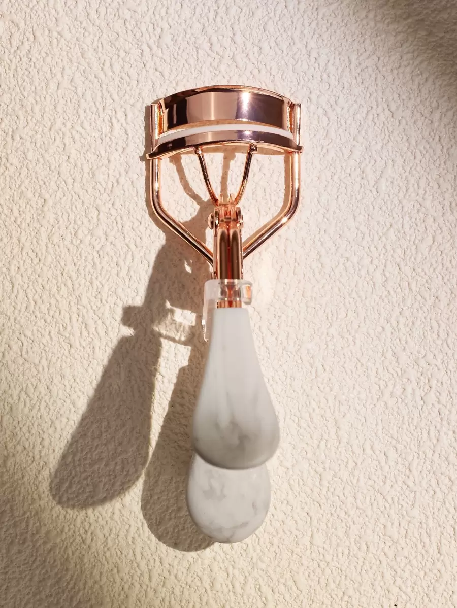 BASIC LIVING Piegaciglia in oro rosa con manico in marmo | SHEIN ITALIA