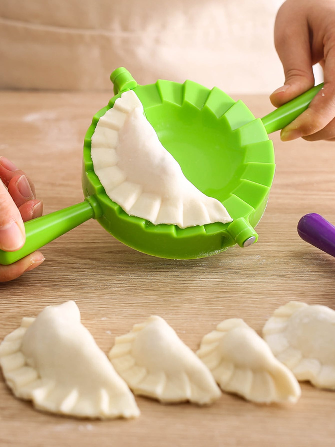 1pc Random Color Dumpling Mold