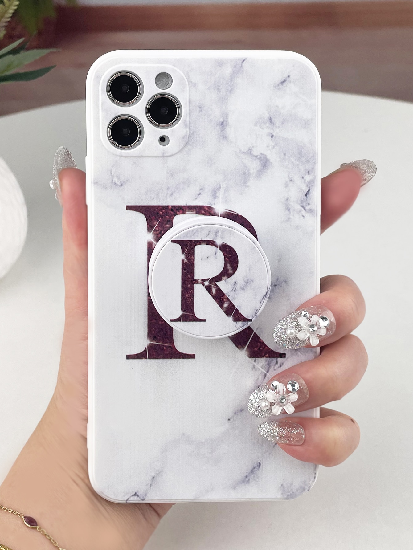 Letter Graphic Phone Case With Stand-Out Phone Grip
