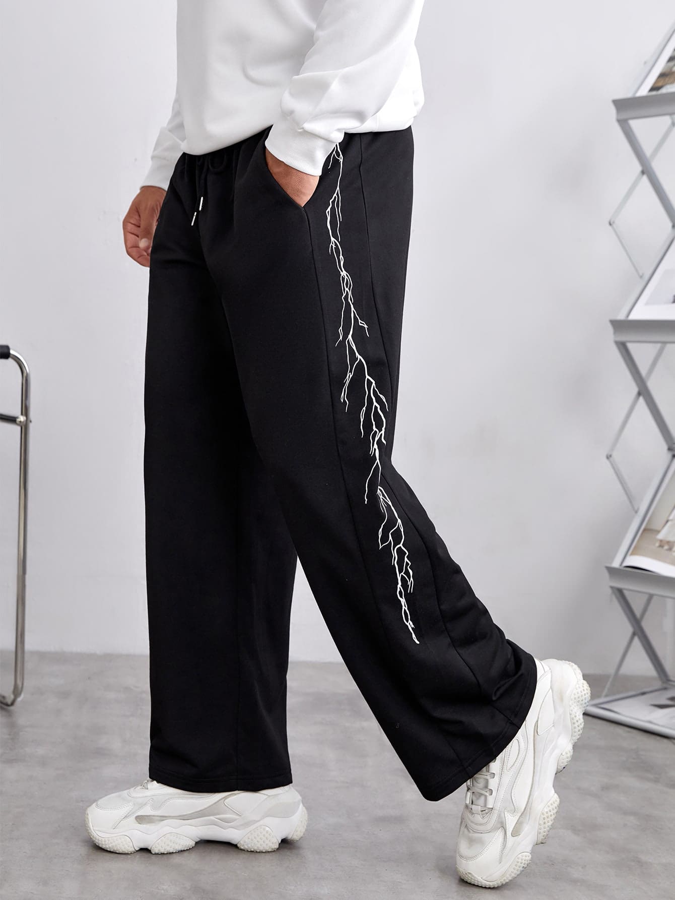 Manfinity Hypemode Men Lightning Print Drawstring Waist Joggers | SHEIN UK