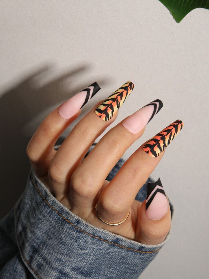 Tiger Stripe Nail Art