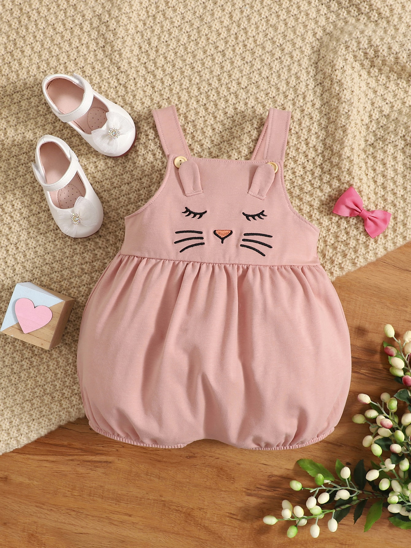 SHEIN Baby Cartoon Embroidery Romper