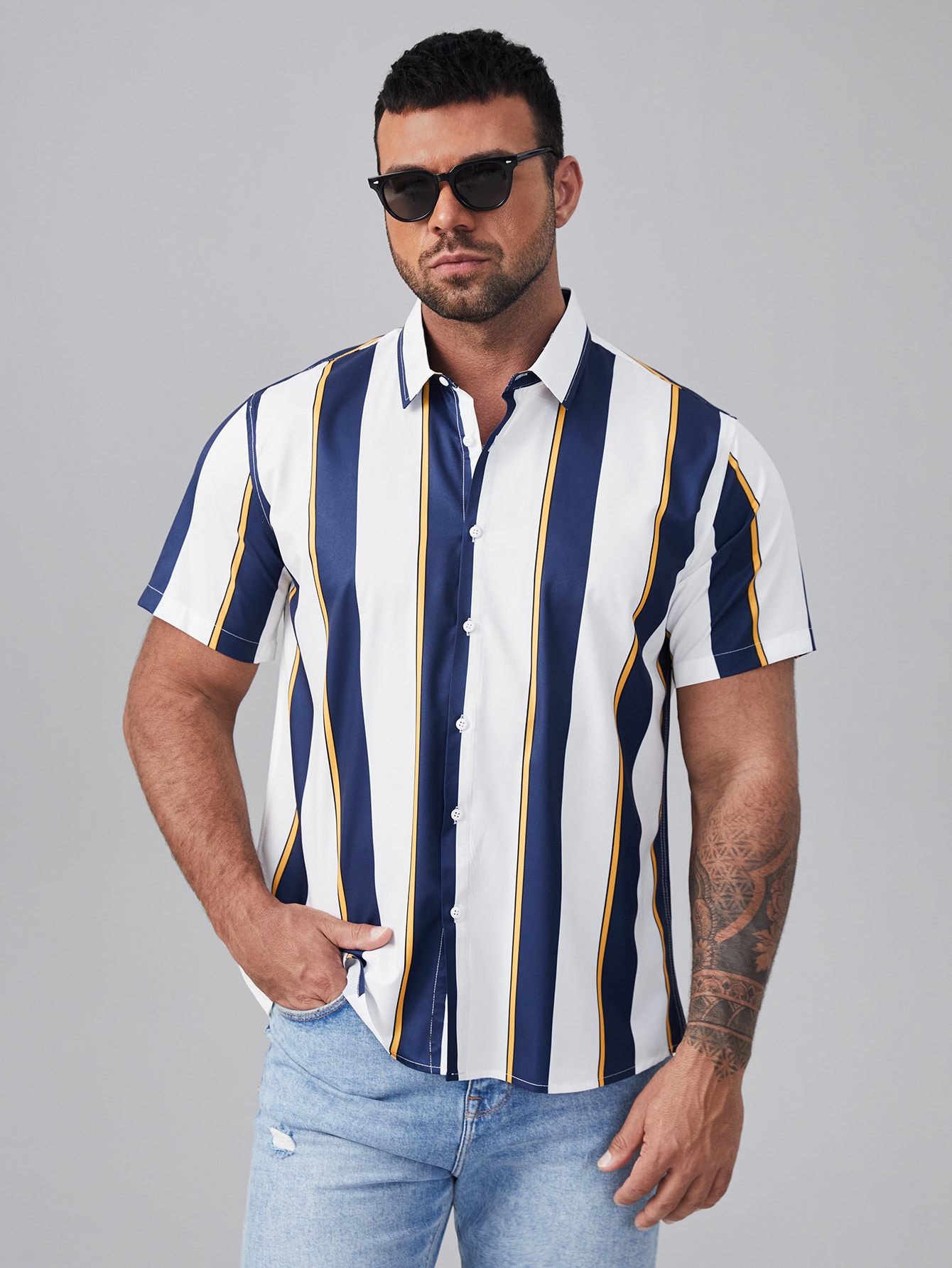 Extended Sizes Hombres Camisa al azar de rayas verticales con botón