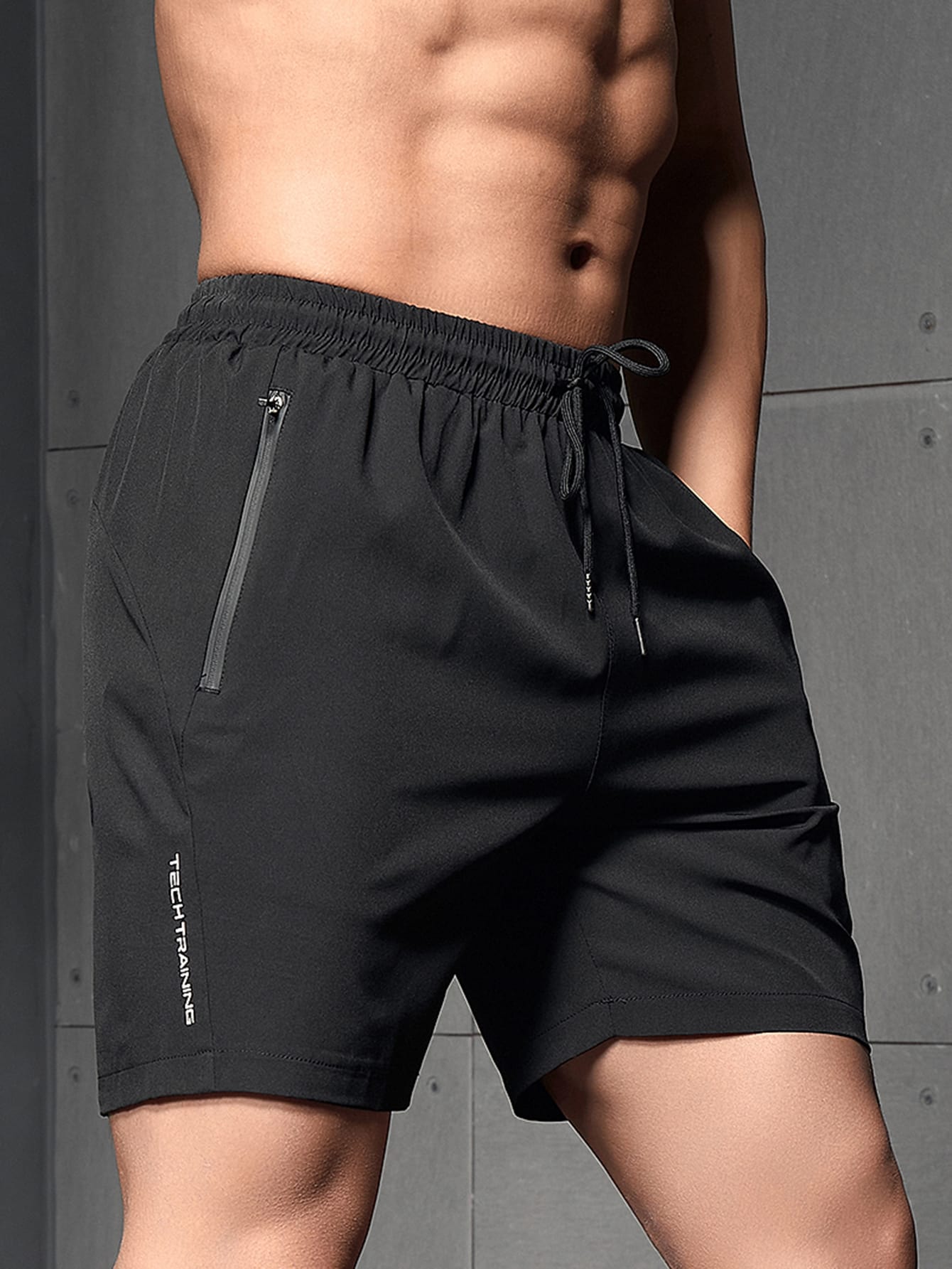 Men Letter Graphic Zipper Pocket Sports Shorts