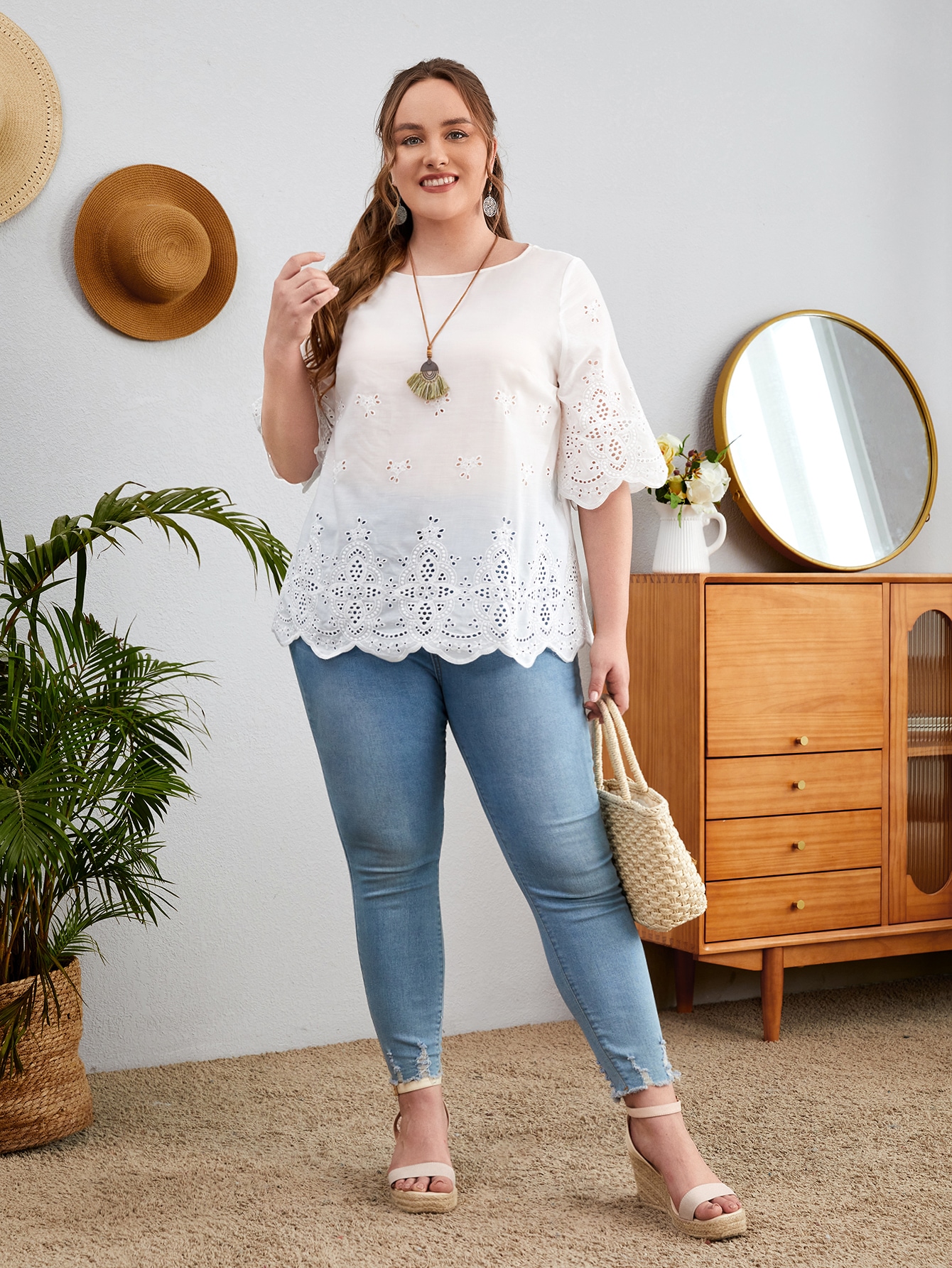 EMERY ROSE Blusa con bordado con ojal ribete en abanico | Moda de Mujer | SHEIN México