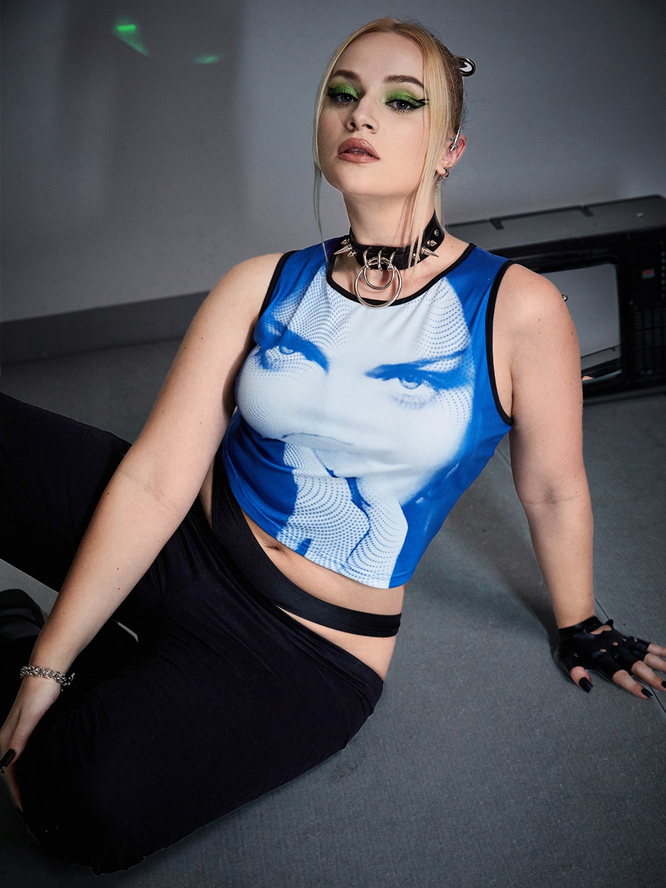 Plus Figure Graphic Contrast Binding Tank Top