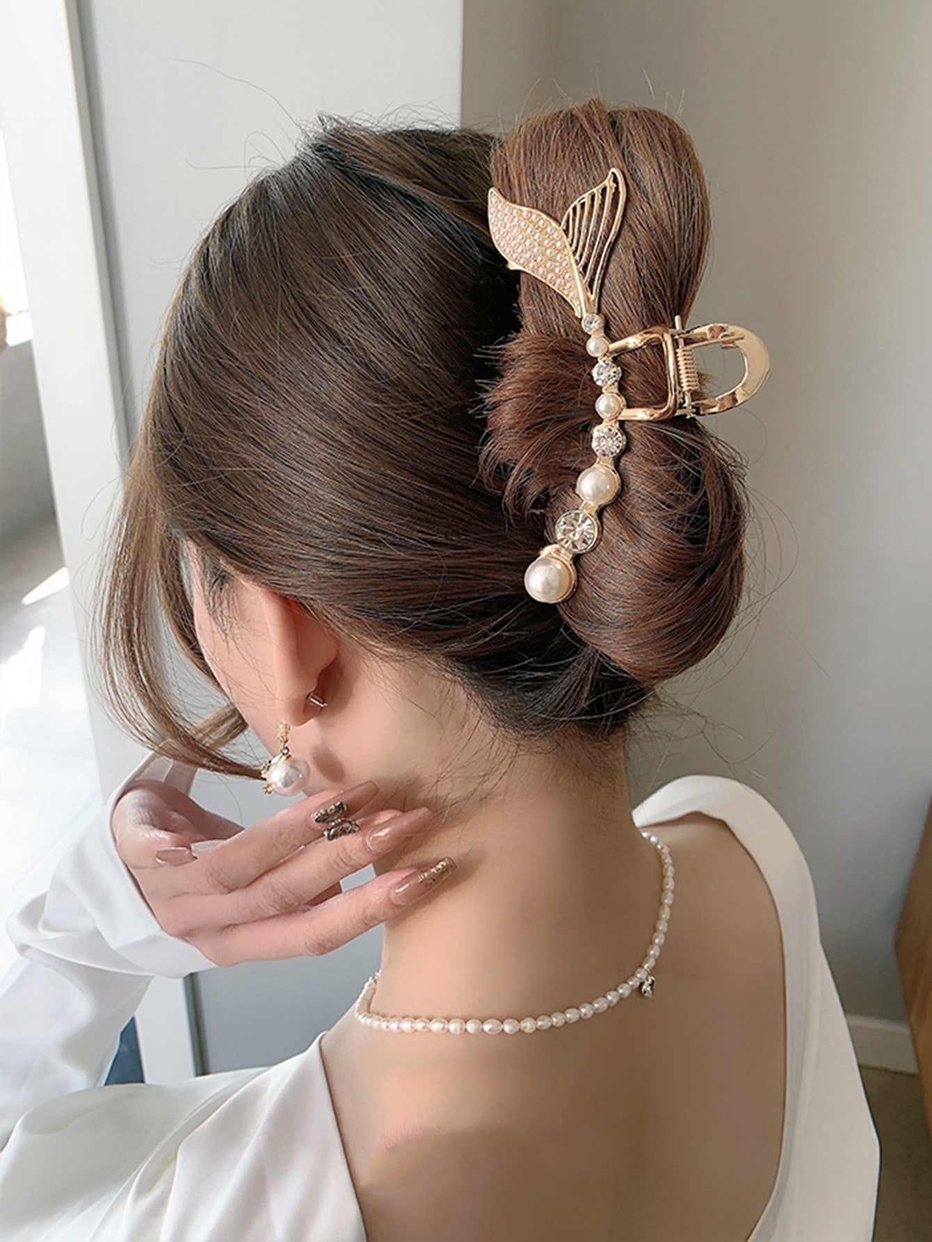 Rhinestone & Faux Pearl Decor Fishtail Design Hair Claw