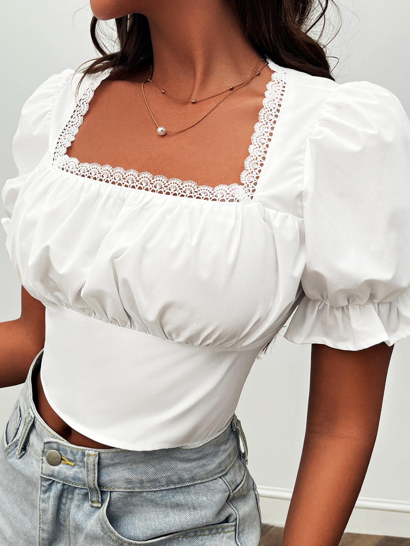 SHEIN Camicetta con manica a sbuffo dettagli in pizzo guipure collo ...