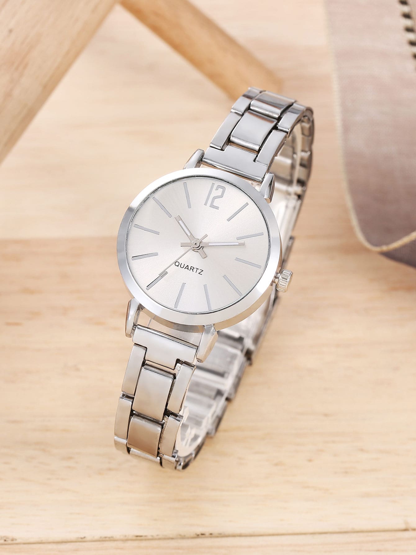 Elegante reloj de mujer de acero digital simple como regalo para amigos ...