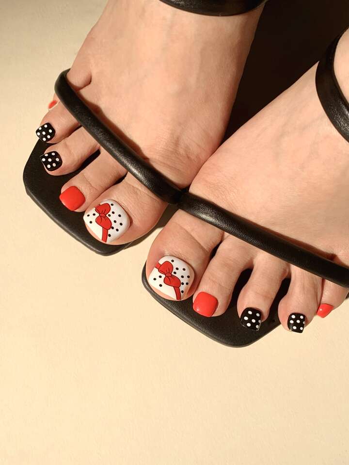 Mickey Mouse Toe Nail Art