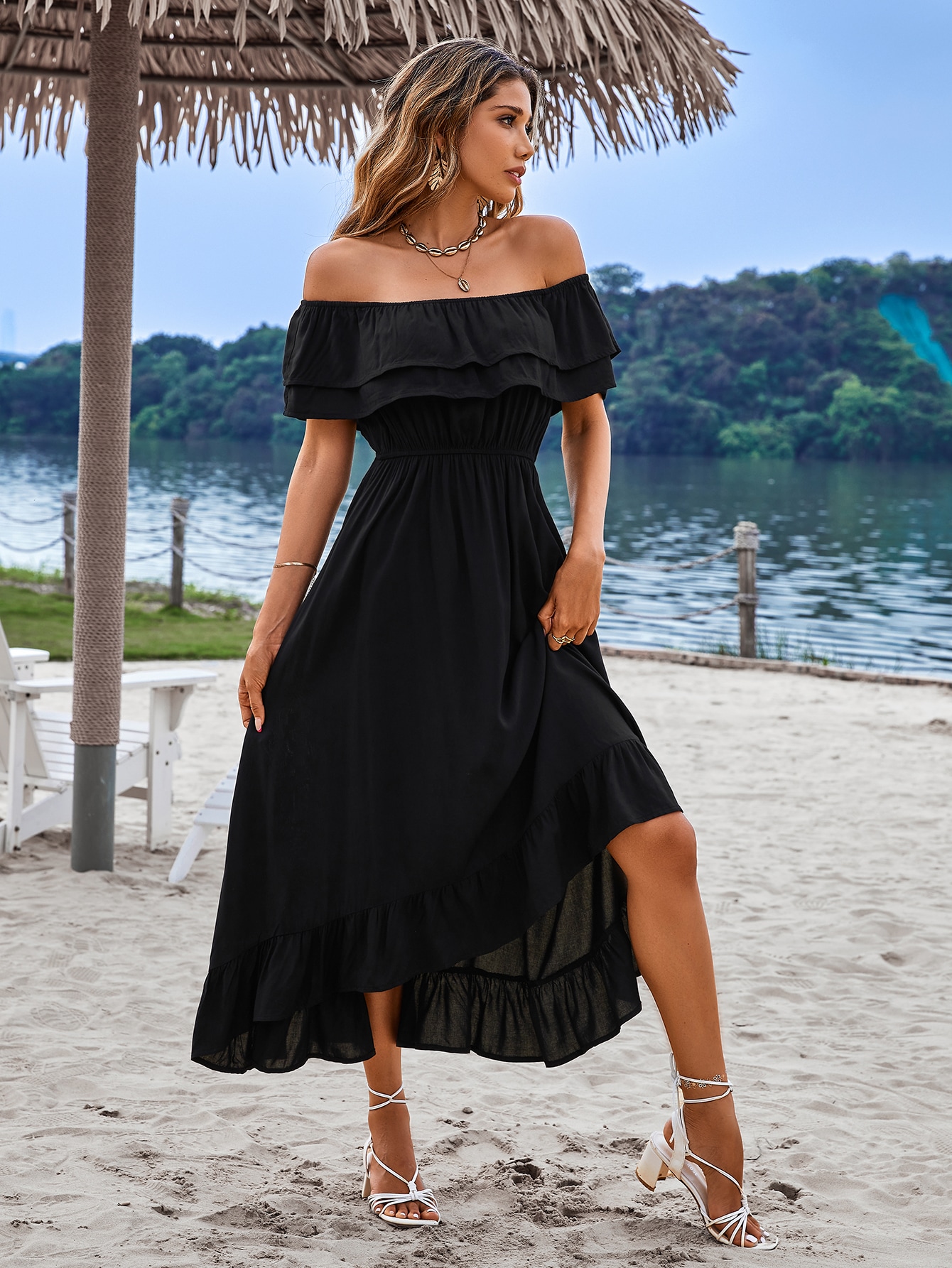 Abiti con spalle scoperte stratificato orlo con volant