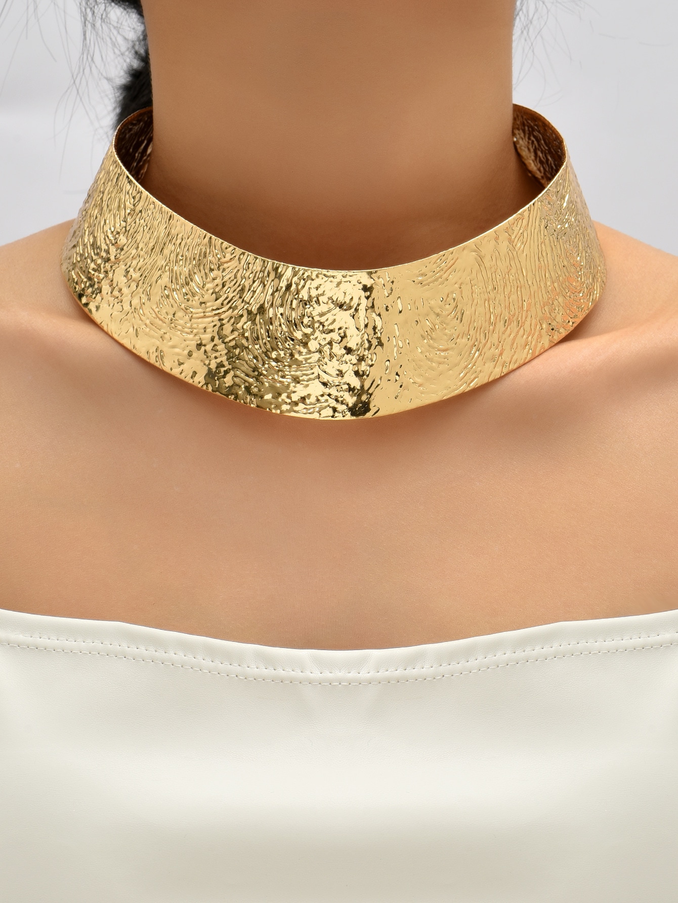 Texture Metal Choker