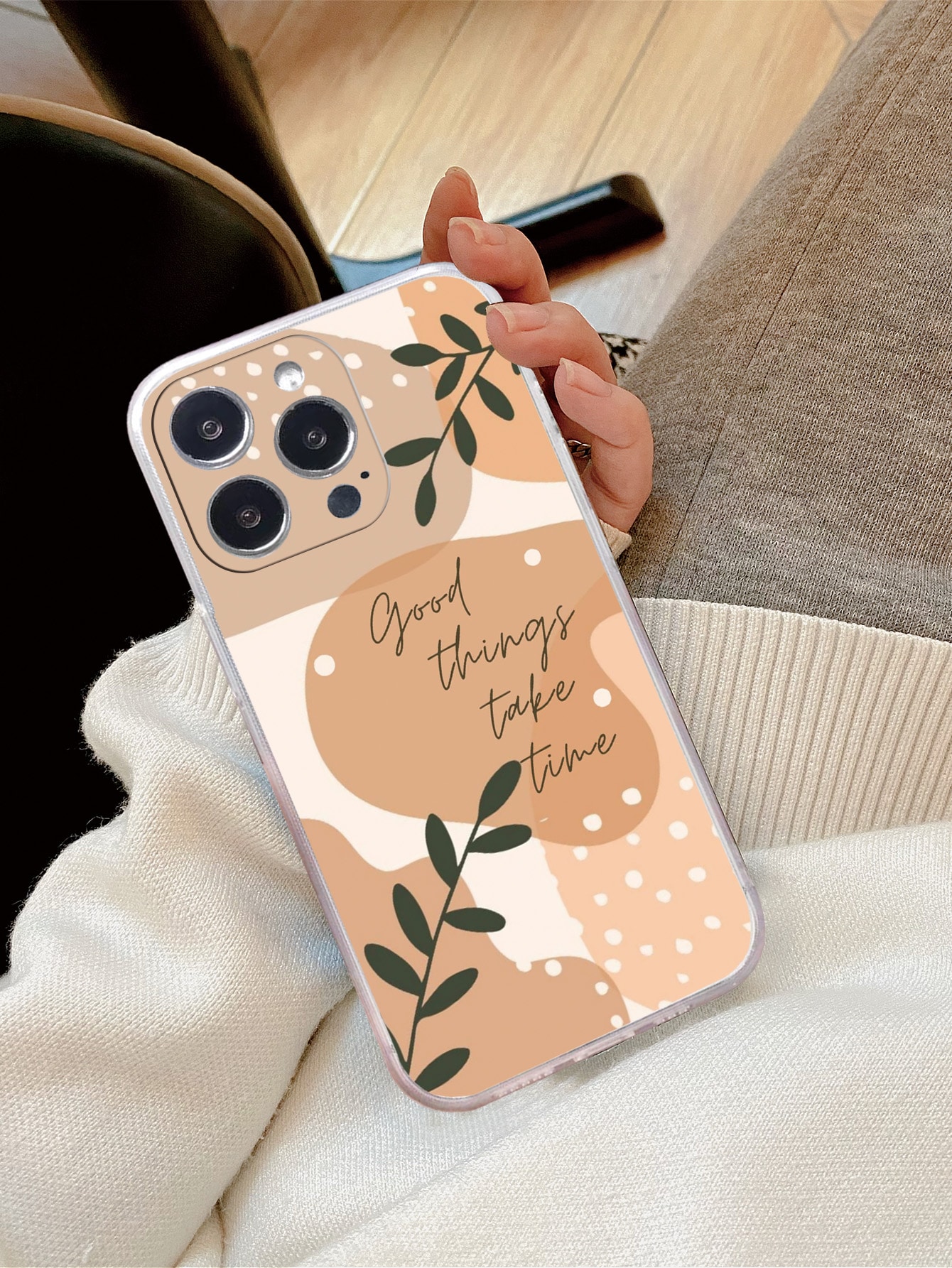 Leaf & Letter Graphic Phone Case