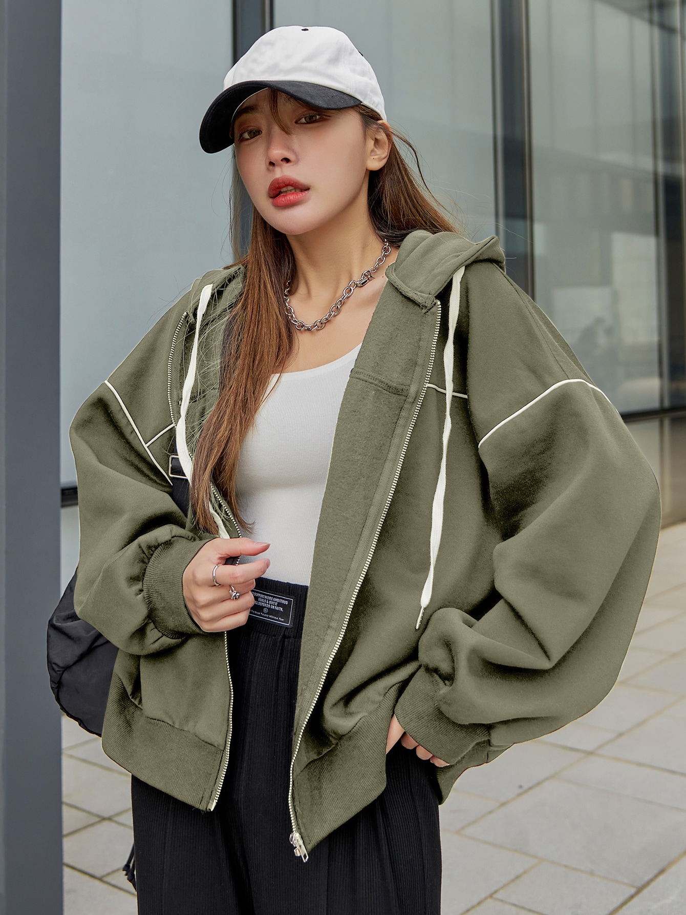 DAZY 保温パーカー コントラストパイピング ドロップショルダー ファスナー ドローストリング