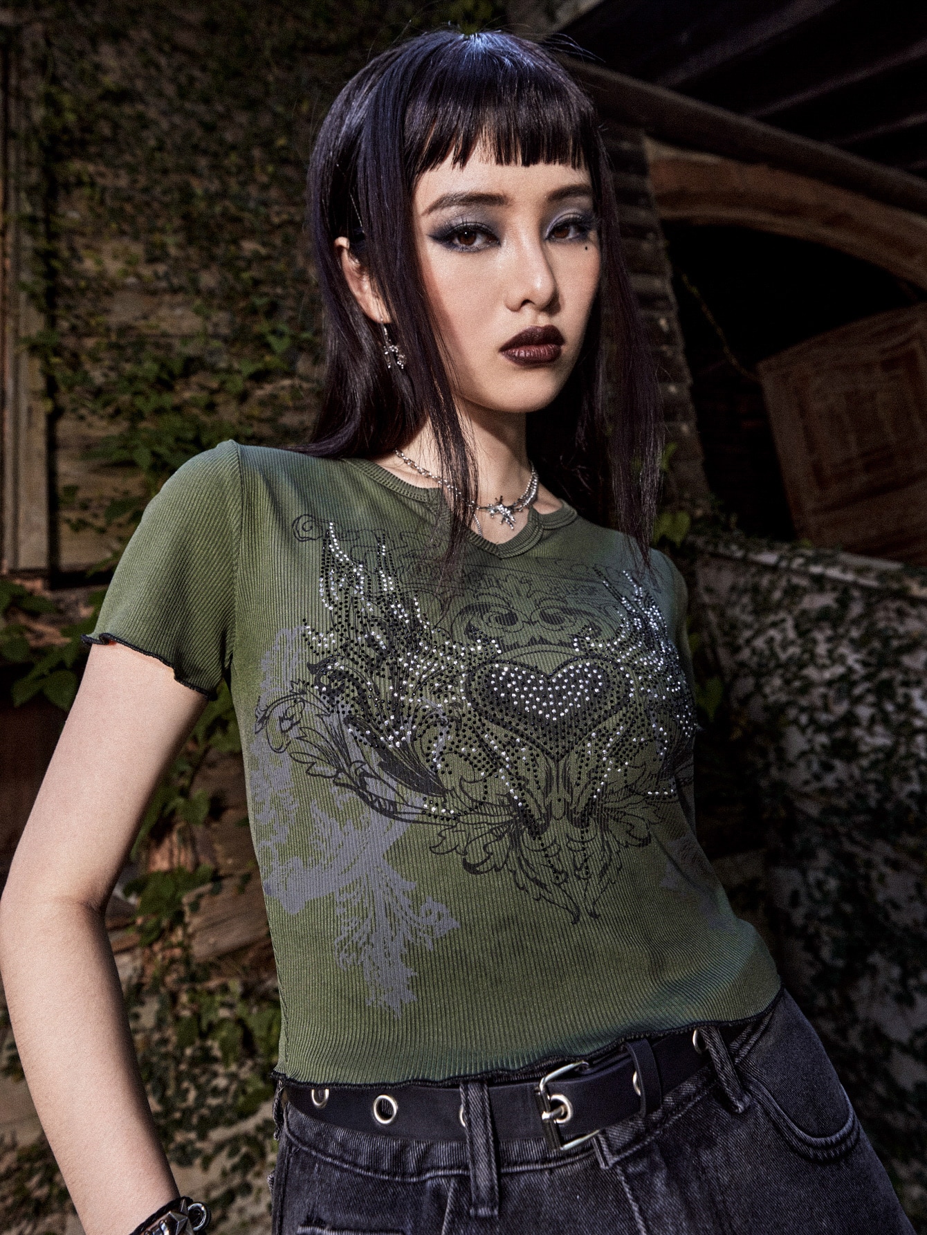 Goth Heart & Wings Print Notched Neck Tee | SHEIN USA