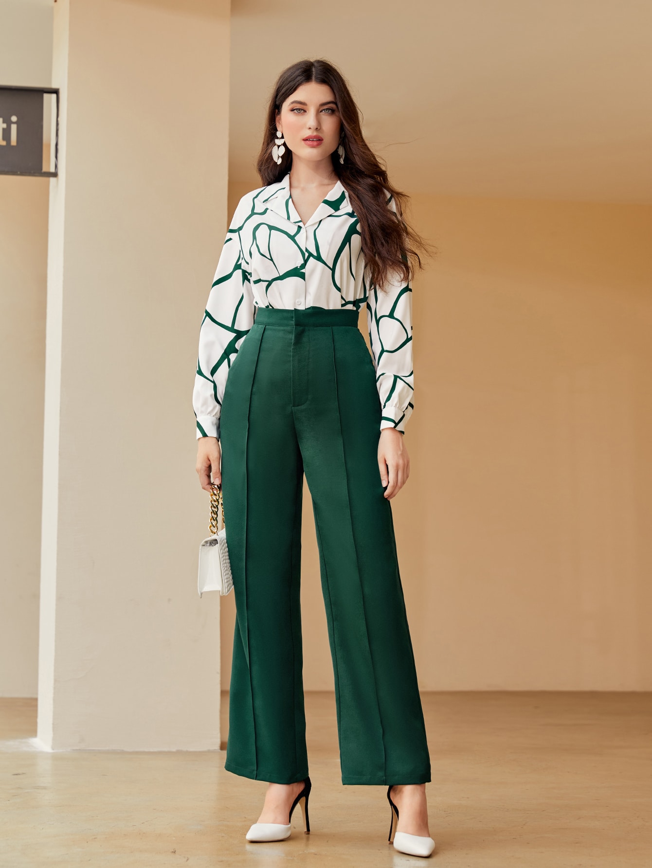 SHEIN Modely Camisa con estampado de dibujo & Pantalones con costura ...