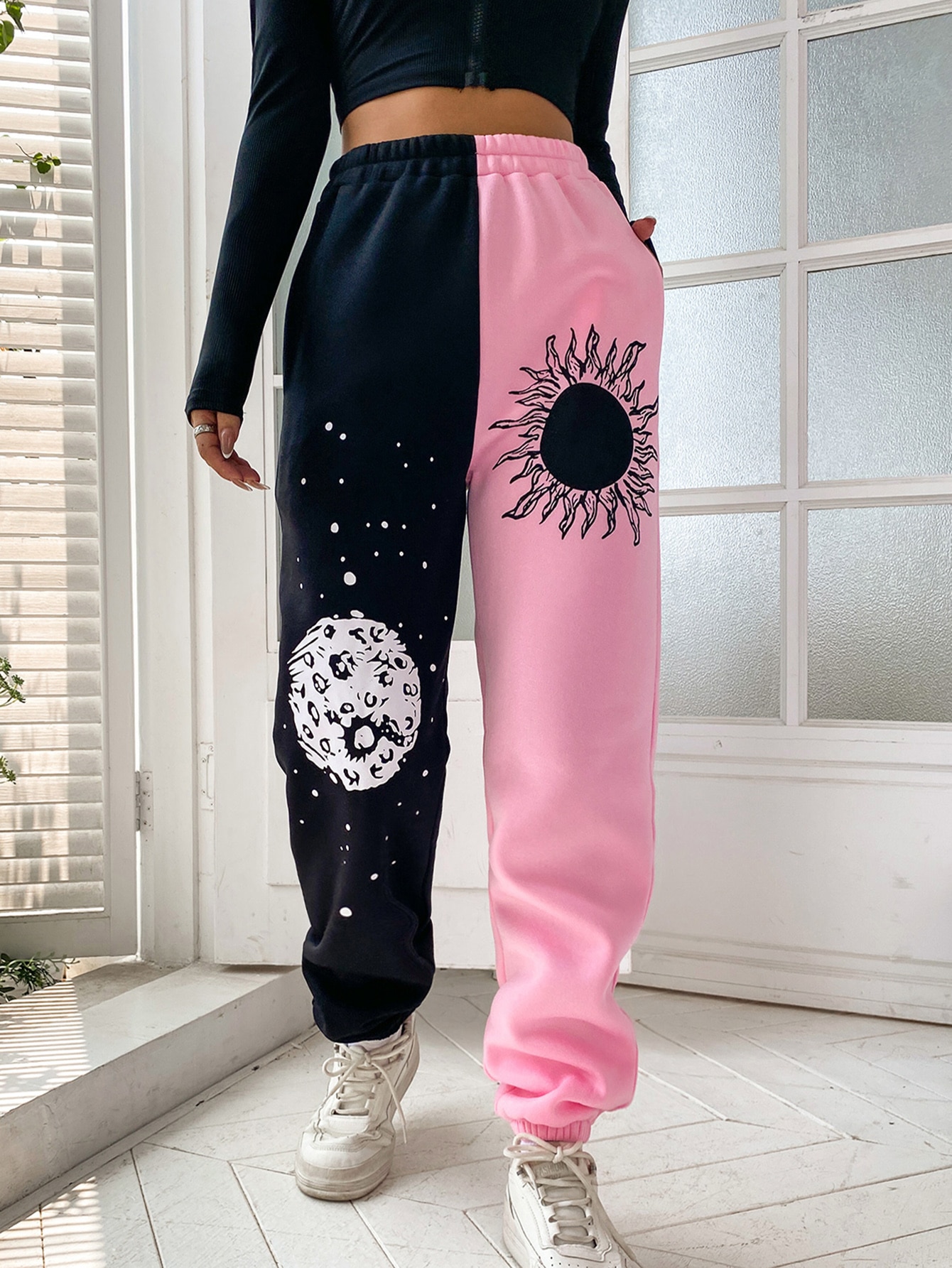 Elastic Waist Pocket Side Graphic Print Colorblock Sweatpants