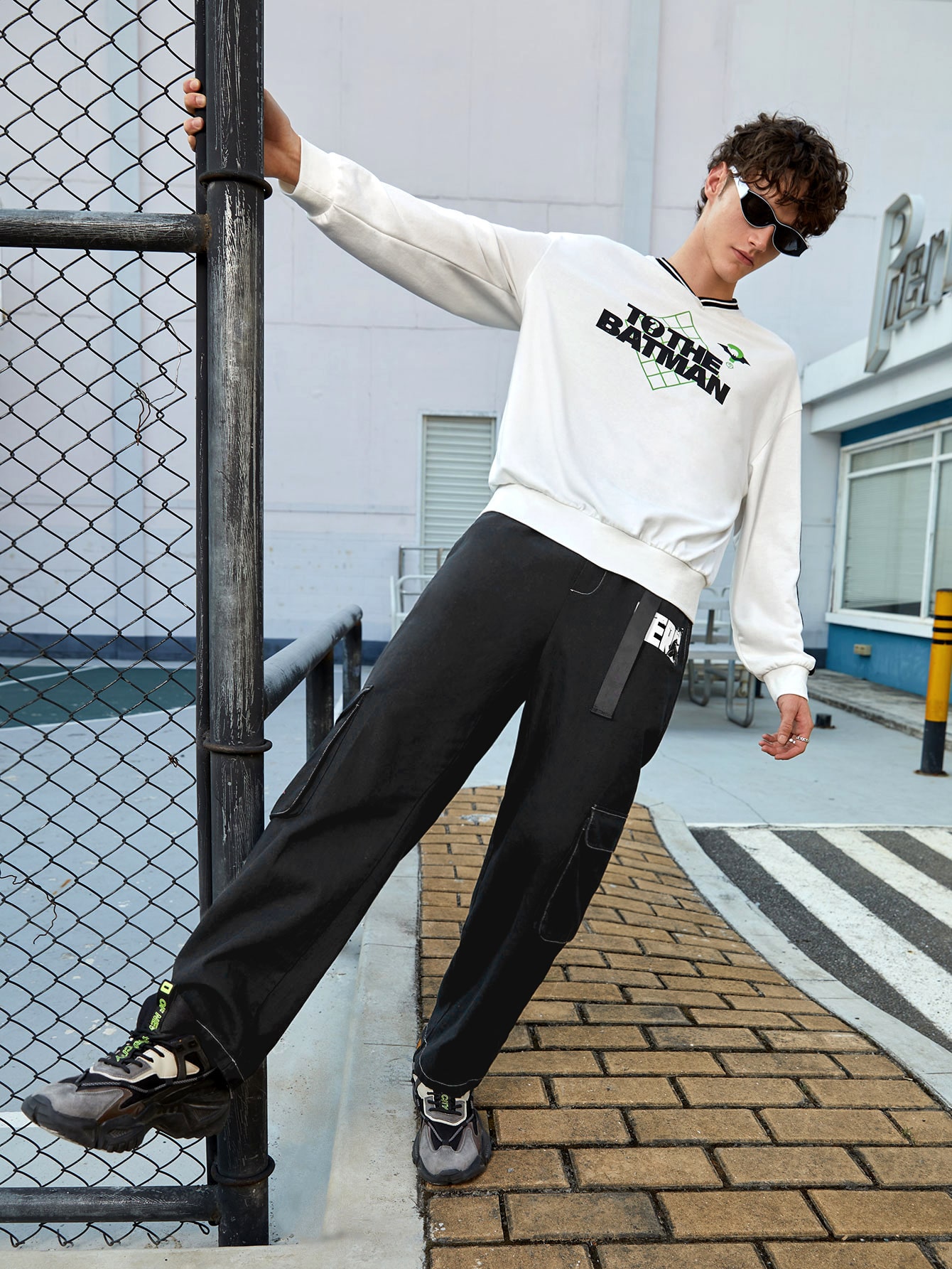 THE BATMAN | SHEIN Men Letter & Figure Graphic Drop Shoulder Pullover ...